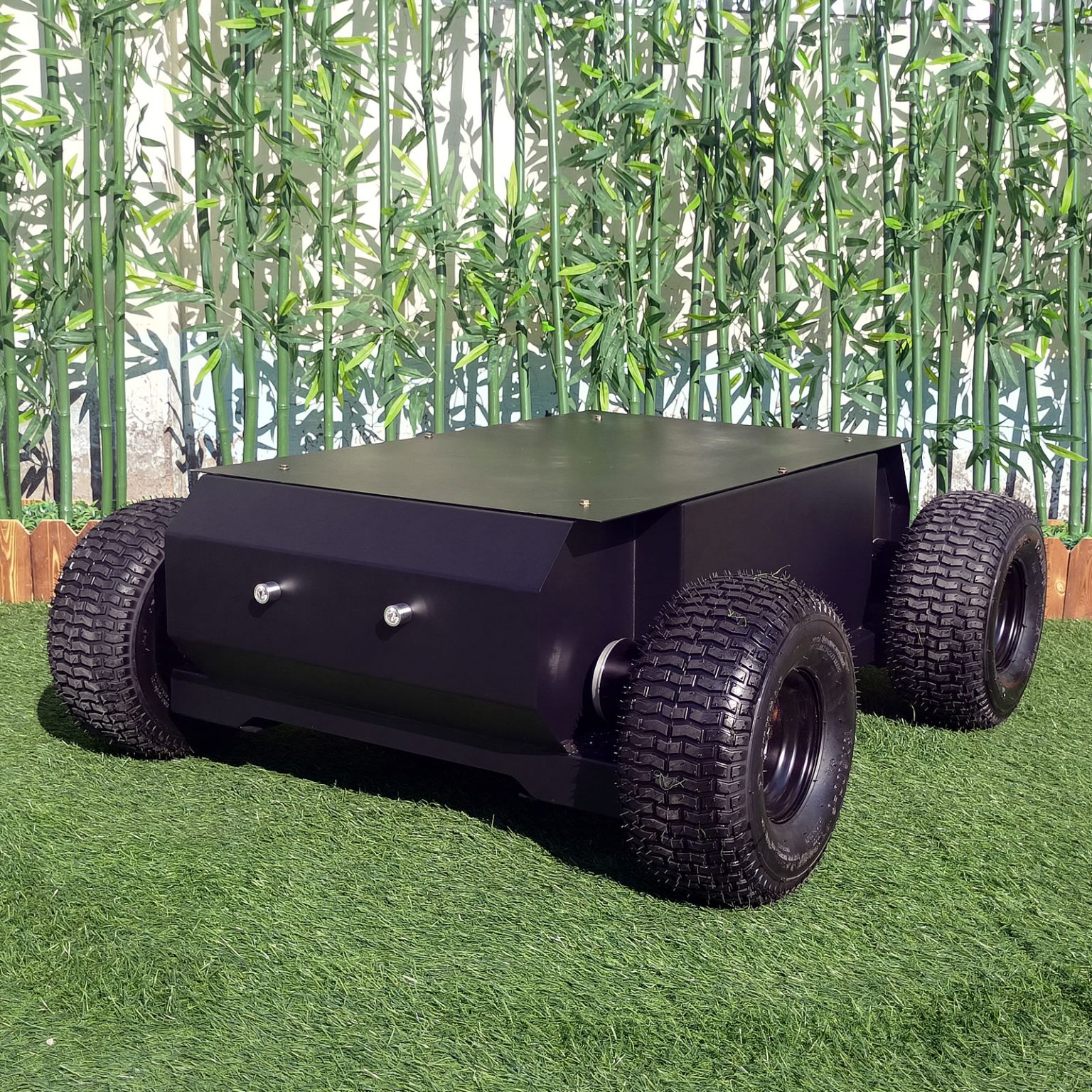 Black Remote Wheeled Chassis Platform With Tubeless Turf Tires (RWC200 ...