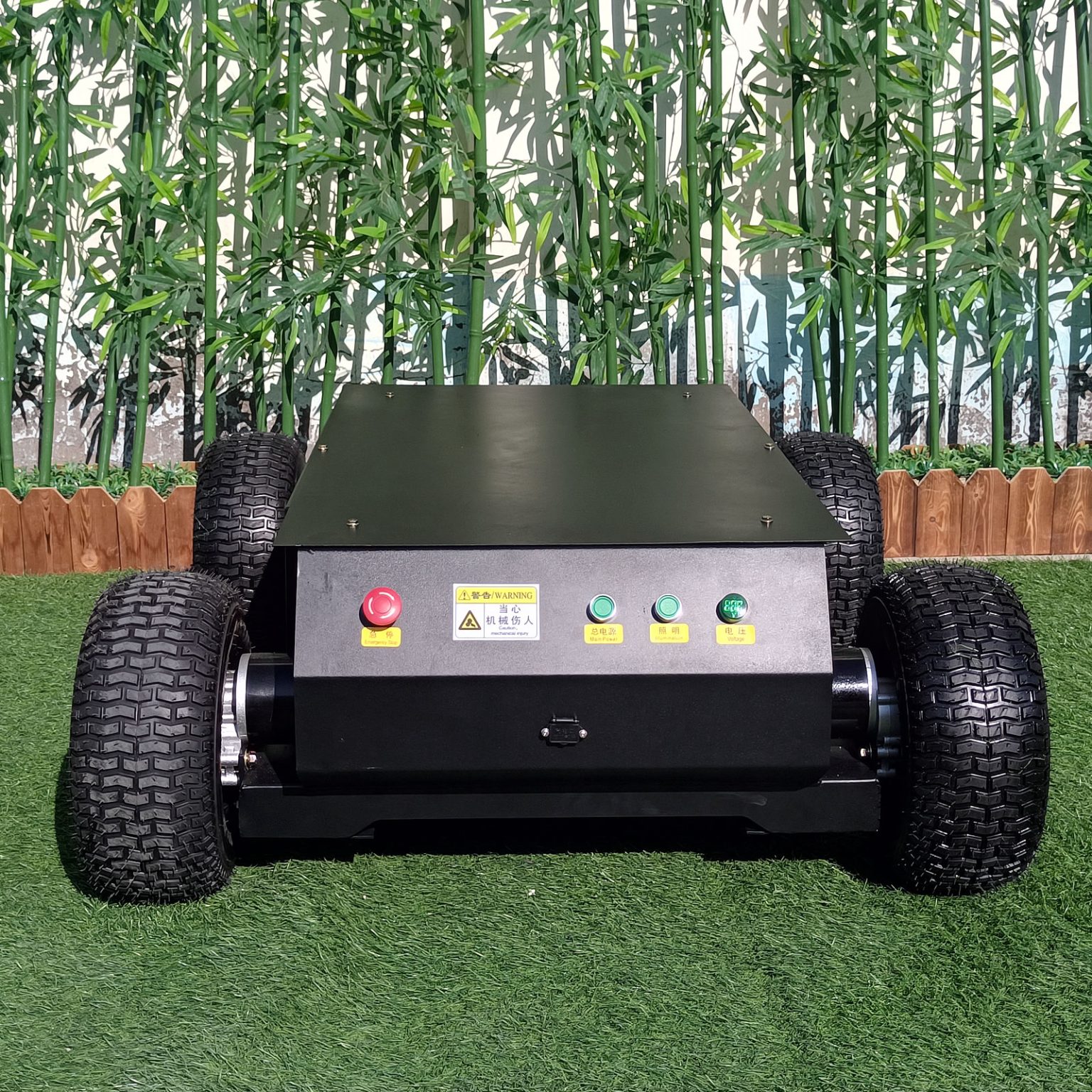 Black Remote Wheeled Chassis Platform With Tubeless Turf Tires (RWC200 ...